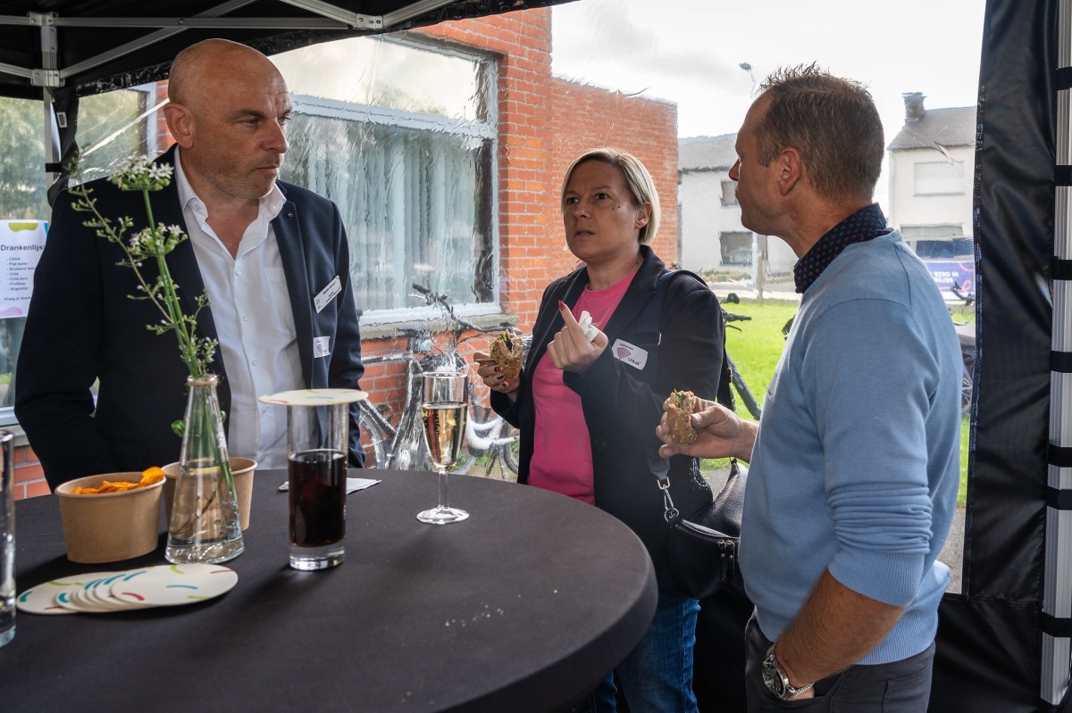 Midden de mensen – STEM STEVEN